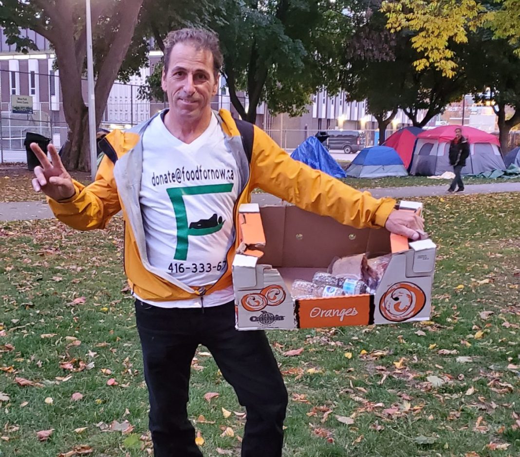 Daniel Lauzon apporte nourriture, vêtements et réconfort aux itinérants ...